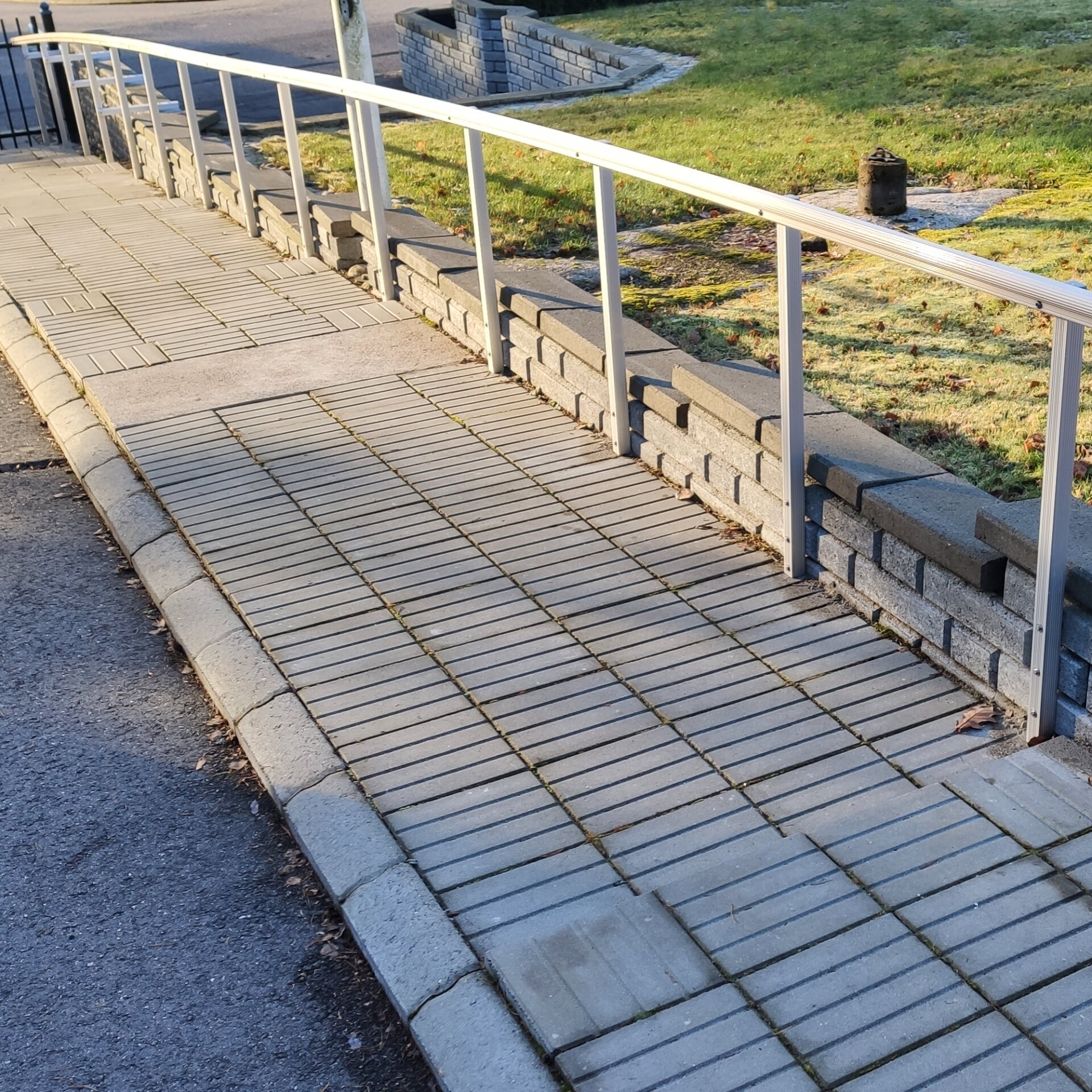 Kaide, kaiteet - uritettu alumiini käsijohde, hyvä ote myös sateella ...